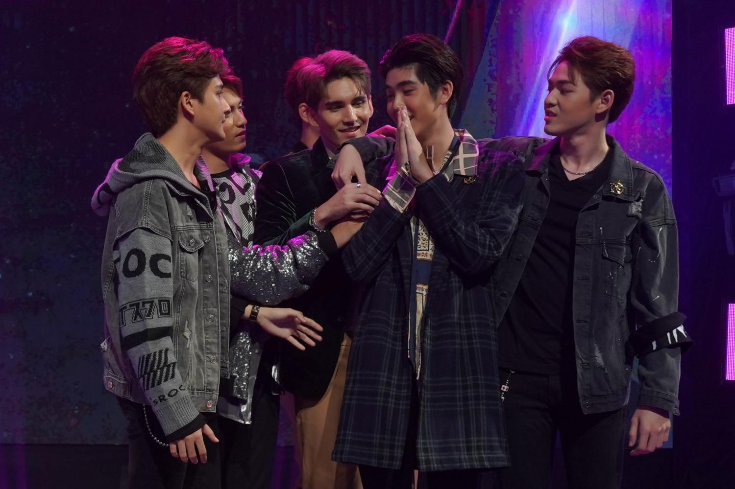 SBFIVE แท็คทีม ‘12 Boys’ ร้อง เต้น บนเวที “Superboy Project Presented by GSB”